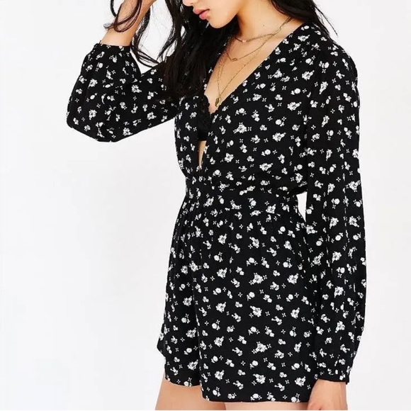 Ecote | Pants & Jumpsuits | Urban Outfitters Black White Floral Romper ...